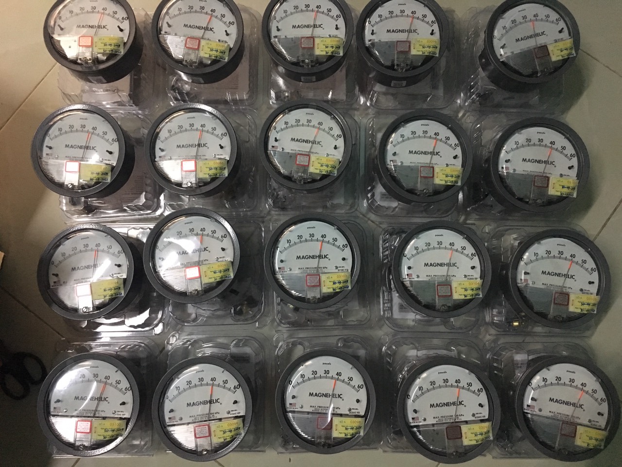 Đồng hồ chênh áp Dwyer Magnehelic 2000-60Pa - Vinh An